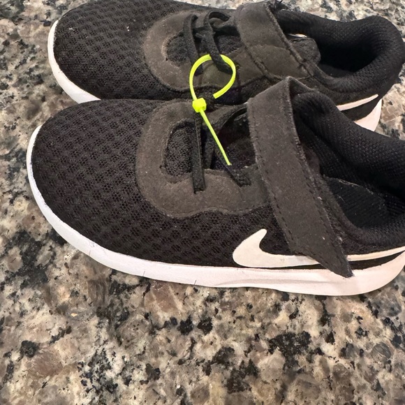Nike | Shoes | Nike Black And White Velcro Sneakers | Poshmark